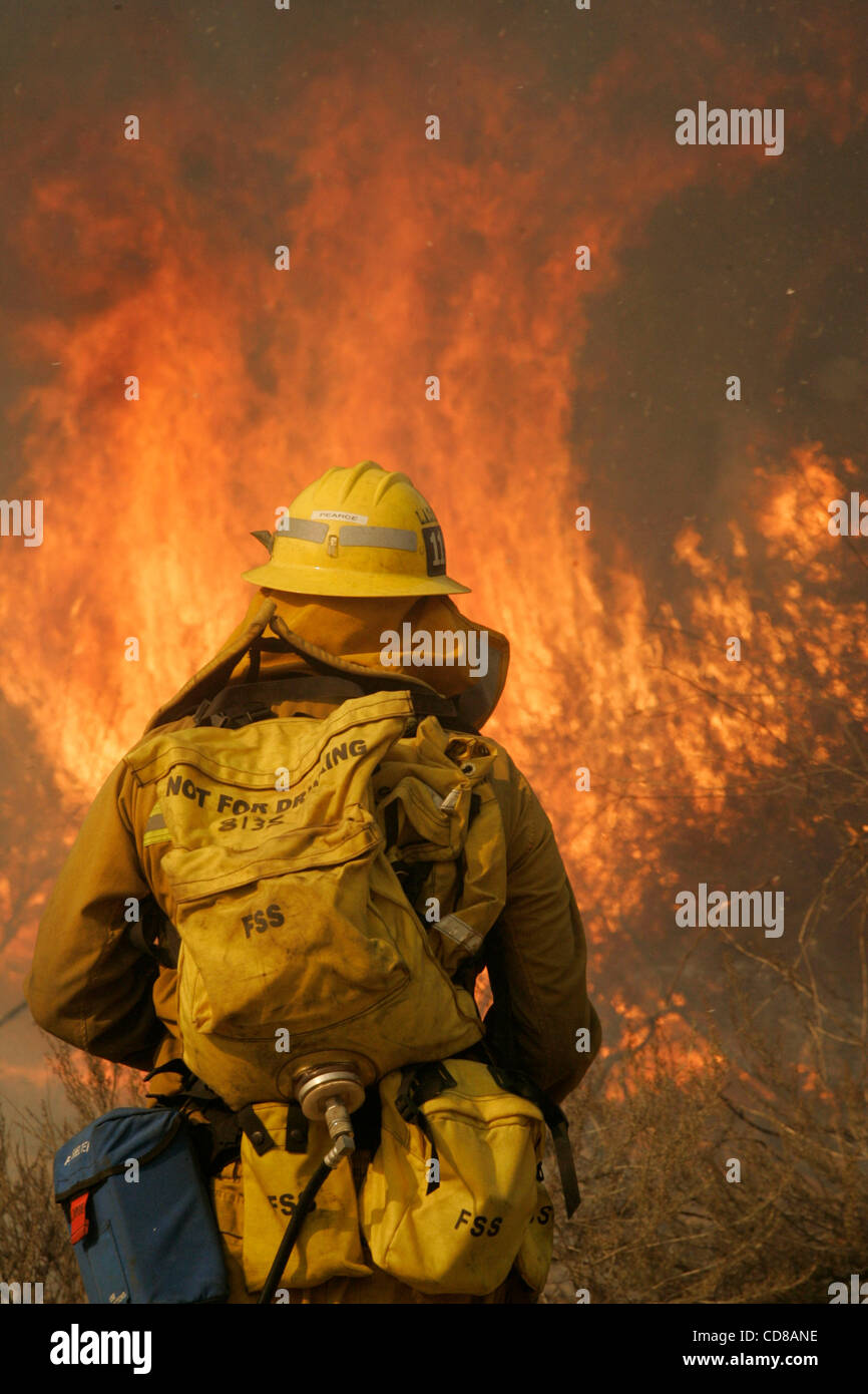 Wildfire firefighters usa california hi-res stock photography and ...