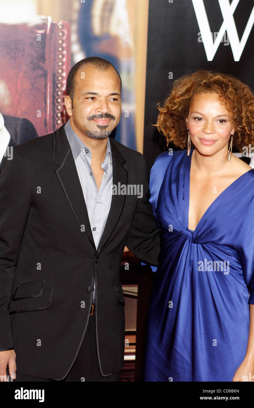 Actor Jeffrey Wright arrives on the red carpet at the Ziegfeld Theater ...
