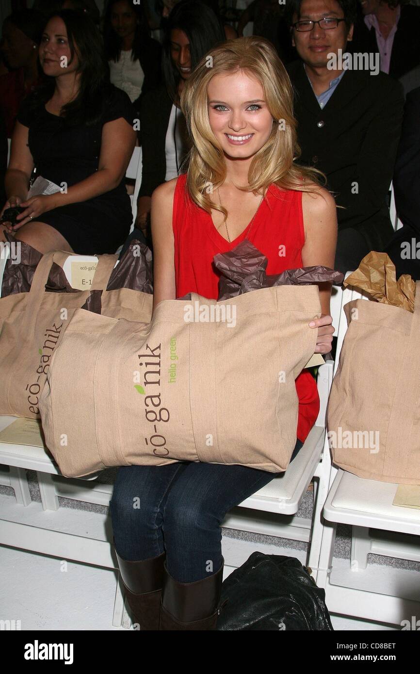 Oct 15, 2008 - Los Angeles, California, USA - Actress SARA PAXTON at ...