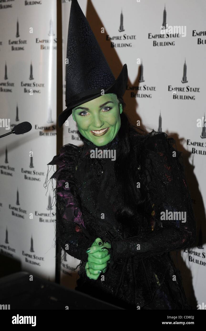 Green witch elphaba hi-res stock photography and images - Alamy