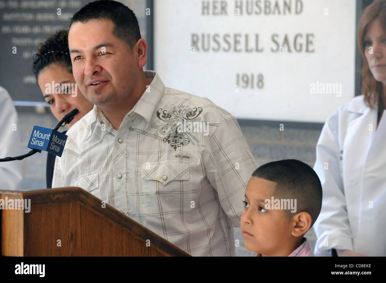 Oct 27, 2008 - Manhattan, New York, USA - DIGNA and VICTOR CARPIO with their son JHAN CARLOS at ...