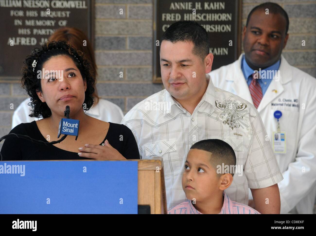 Oct 27, 2008 - Manhattan, New York, USA - DIGNA and VICTOR CARPIO with ...