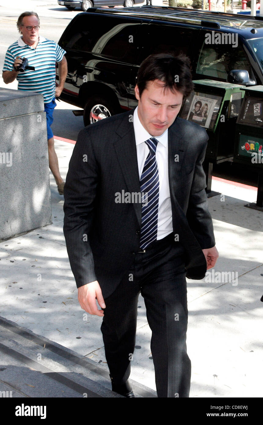 Oct 29, 2008 - Los Angeles, California, USA - KEANU REEVES arrives at ...