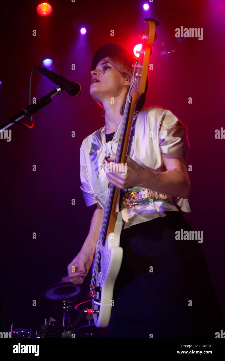 Uh Huh Her Performing at The Fillmore New York at Irving Plaza on ...