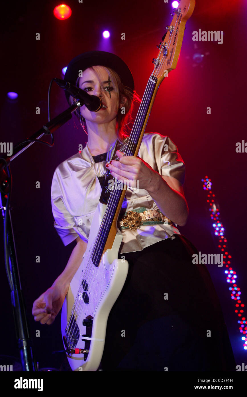 Uh Huh Her Performing at The Fillmore New York at Irving Plaza on ...