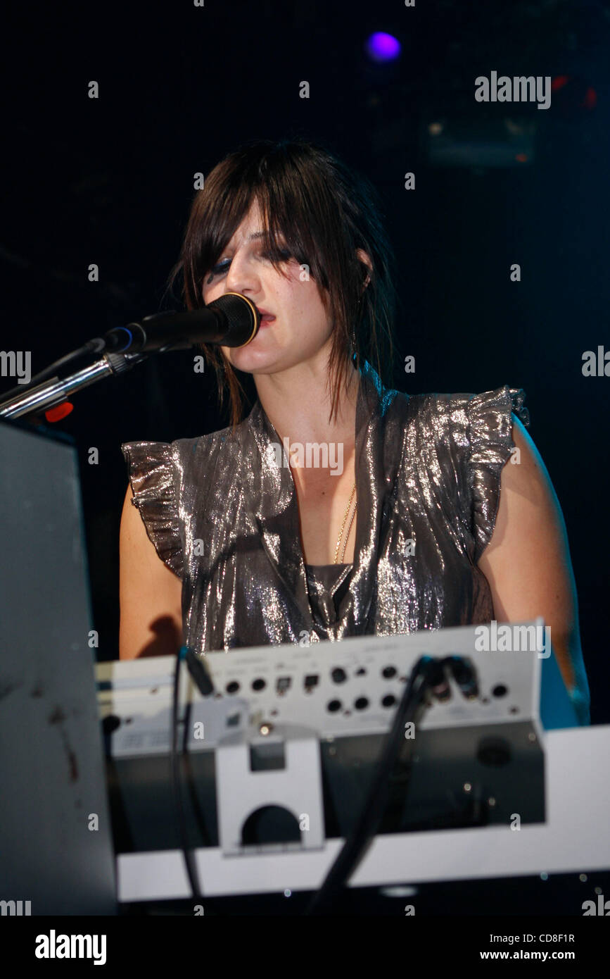 Uh Huh Her Performing at The Fillmore New York at Irving Plaza on ...