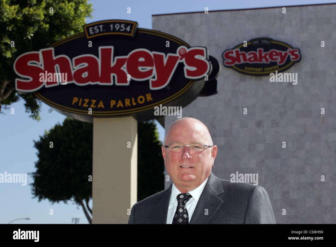 Shakeys pizza hi-res stock photography and images - Alamy