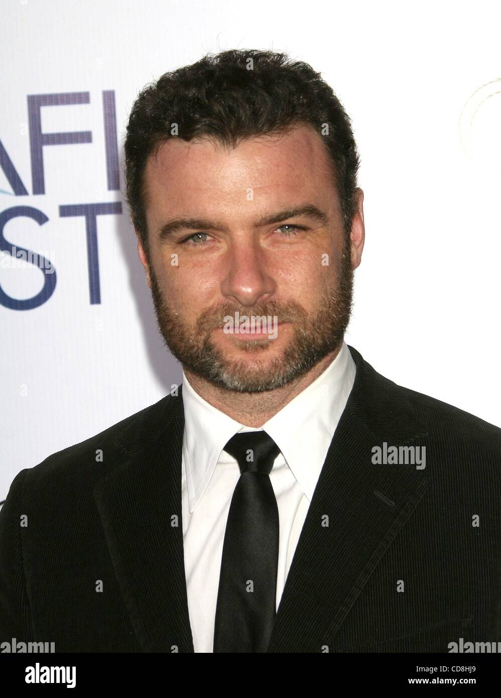 Liev schreiber defiance hi-res stock photography and images - Alamy