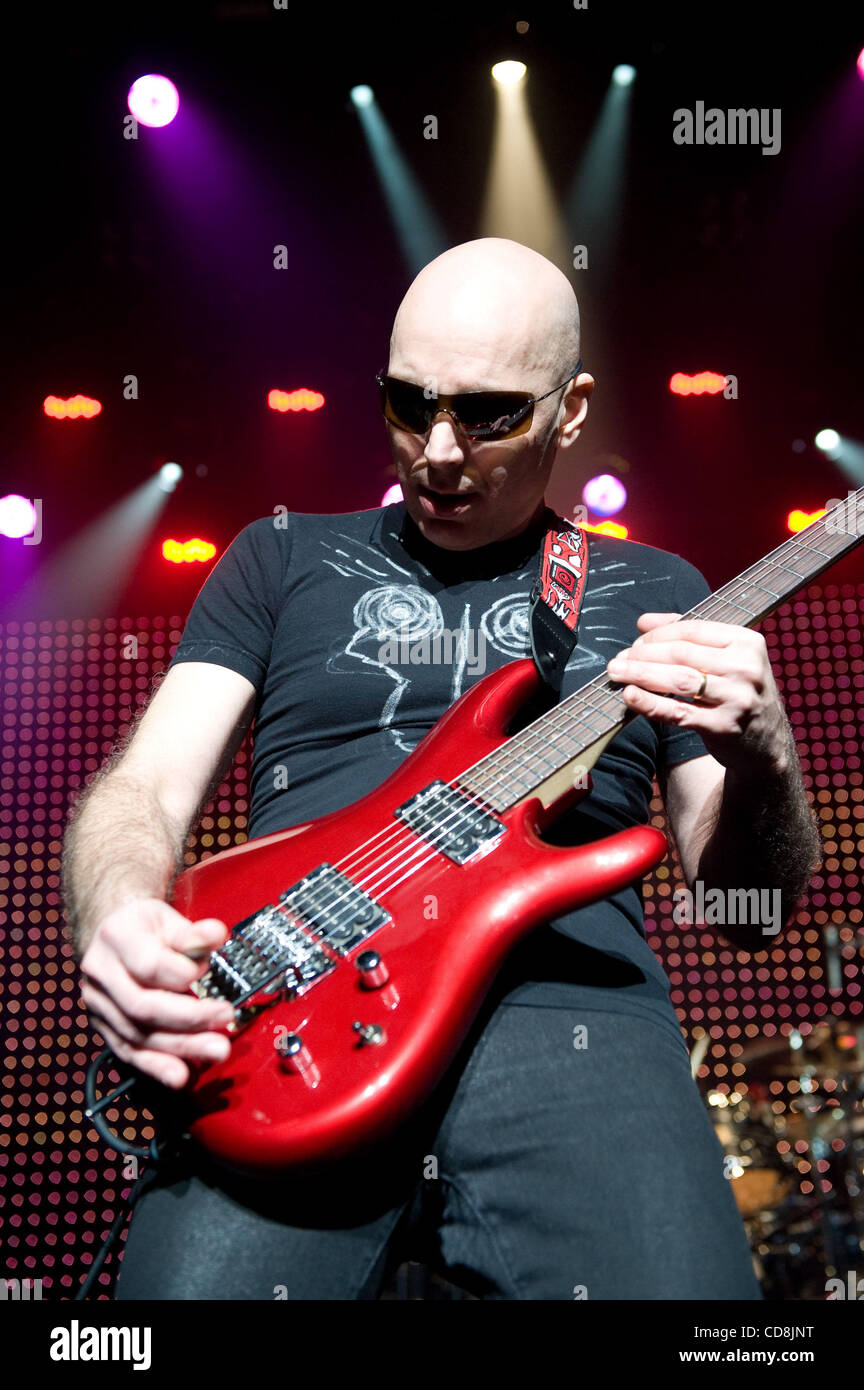 Nov 15, 2008 - San Francisco, California, USA - JOE SATRIANI live at ...