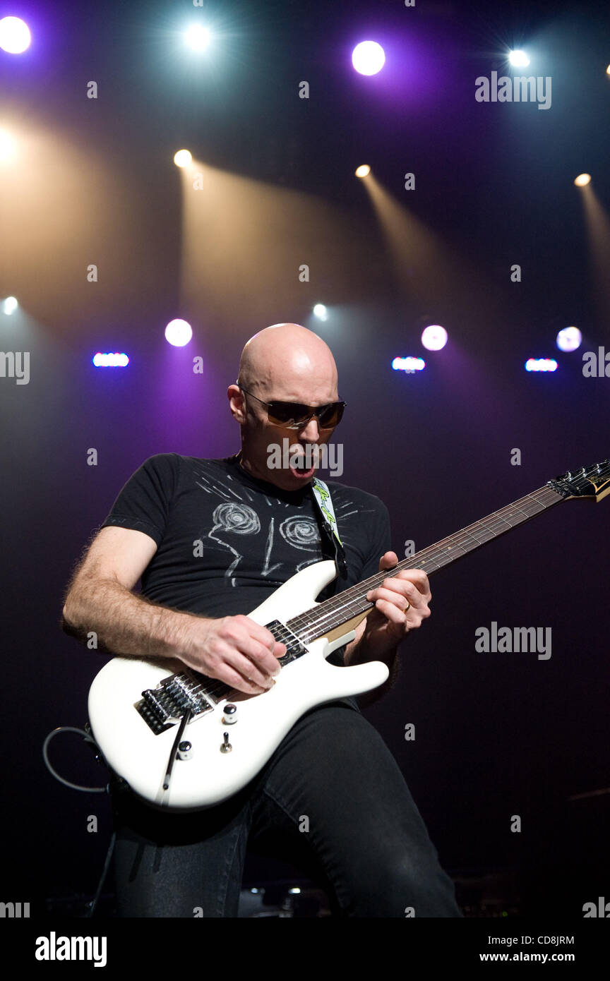 Nov 15, 2008 - San Francisco, California, USA - JOE SATRIANI live at ...