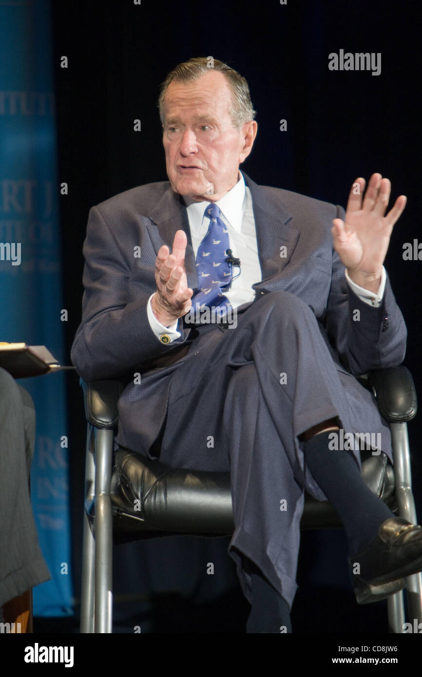 Nov 16, 2008 - Lawrence, Kansas, USA - Former President GEORGE H.W ...