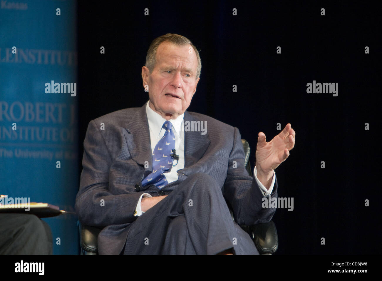 Nov 16, 2008 - Lawrence, Kansas, USA - Former President GEORGE H.W ...