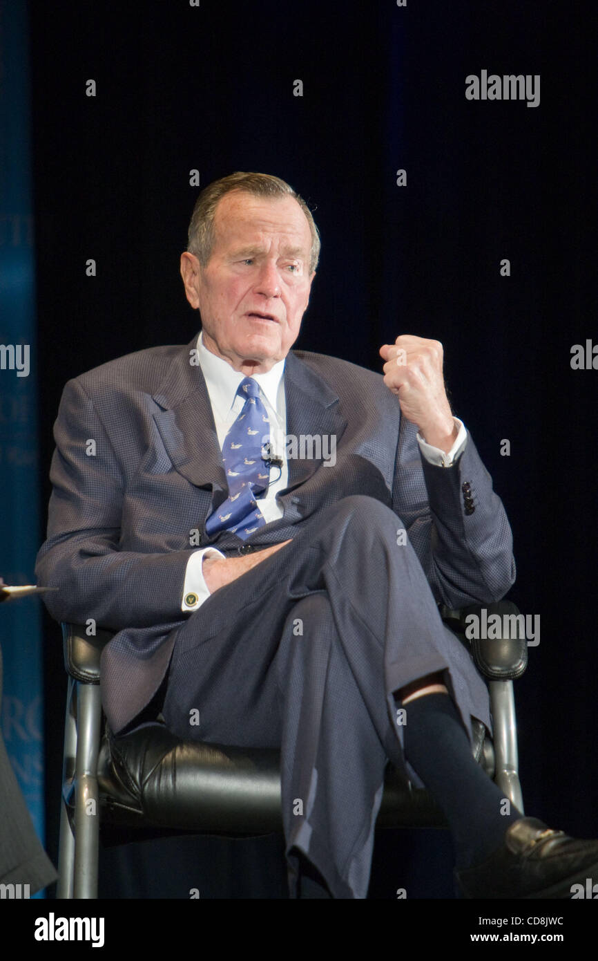 Nov 16, 2008 - Lawrence, Kansas, USA - Former President GEORGE H.W ...