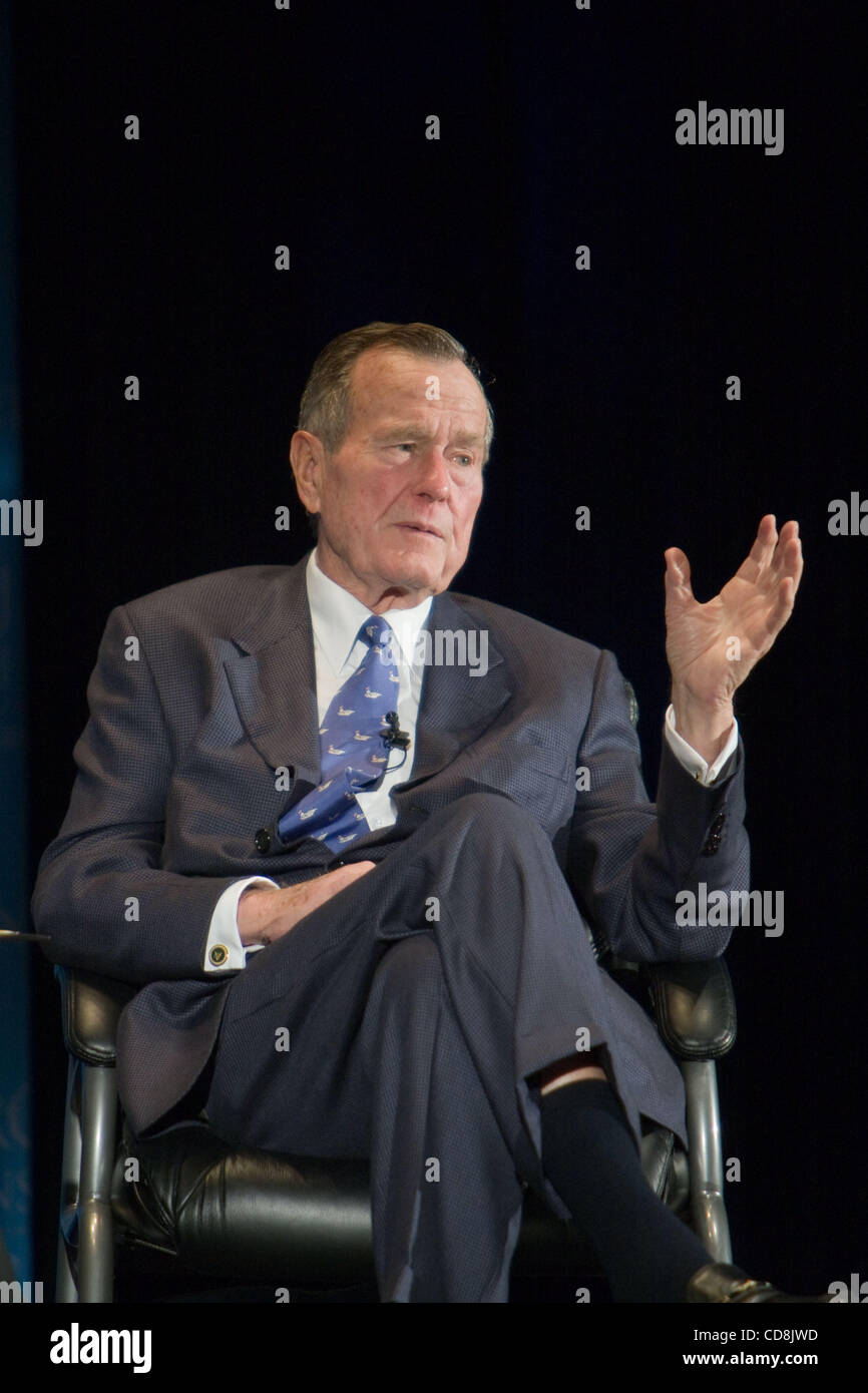 Nov 16, 2008 - Lawrence, Kansas, USA - Former President GEORGE H.W ...
