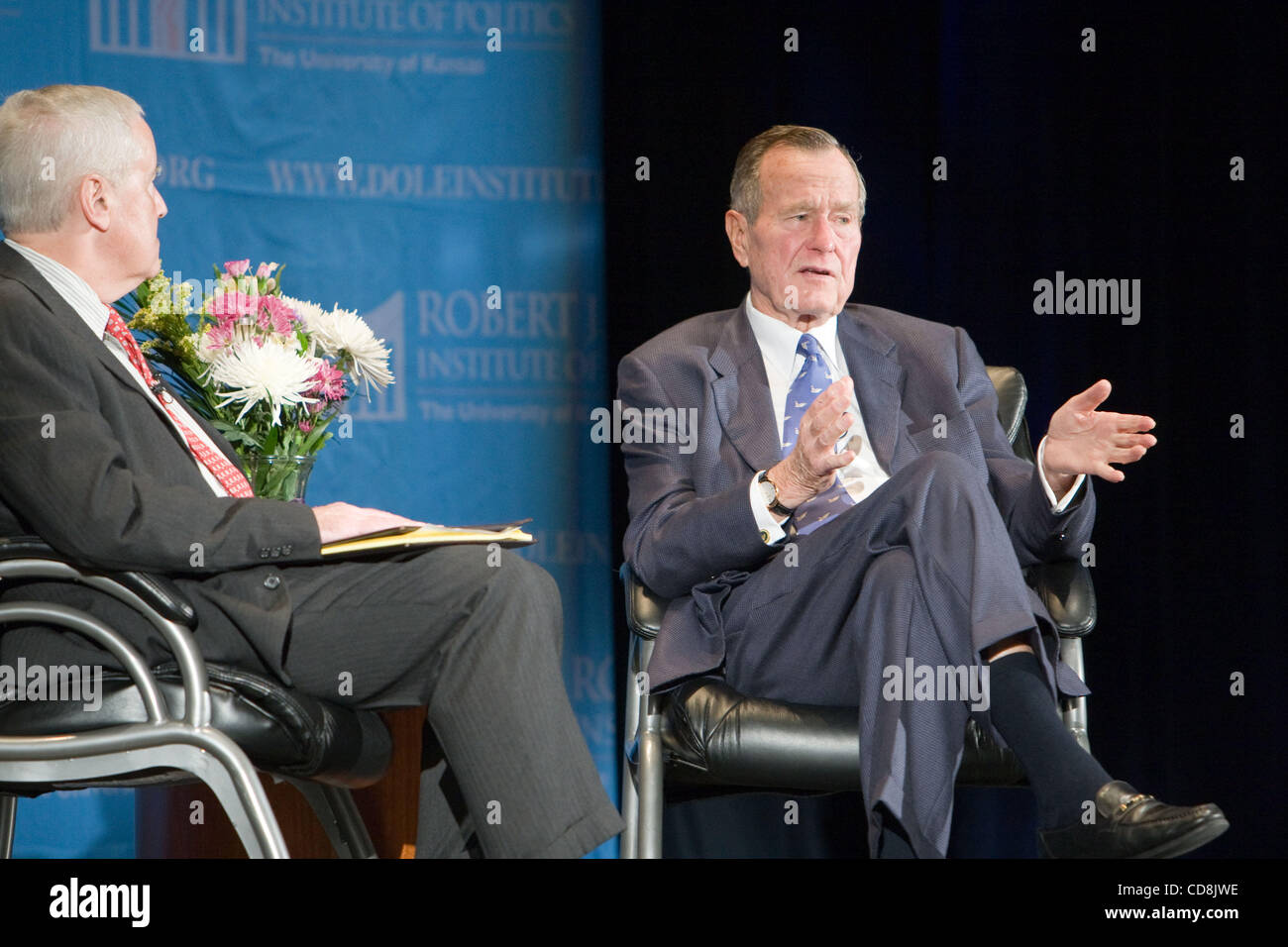 Nov 16, 2008 - Lawrence, Kansas, USA - Former President GEORGE H.W ...