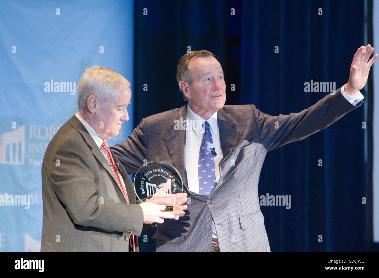 Nov 16, 2008 - Lawrence, Kansas, USA - Former President GEORGE H.W ...