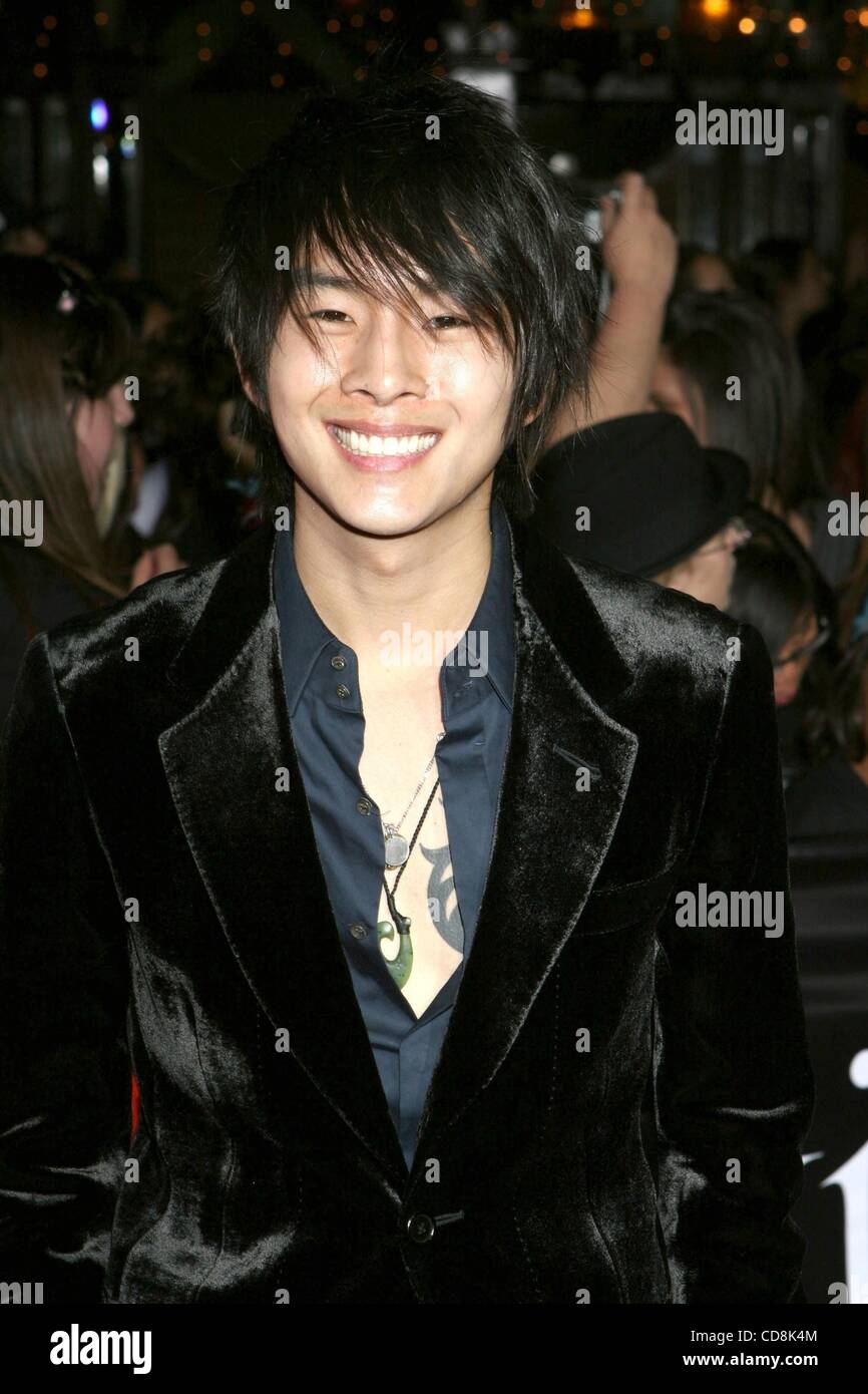 Nov 17, 2008 - Los Angeles, California, USA - Actor JUSTIN CHON at the ...