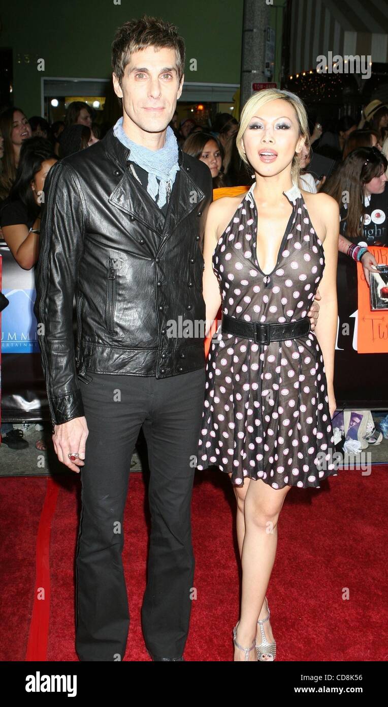 Perry farrell wife etty farrell hi-res stock photography and images - Alamy