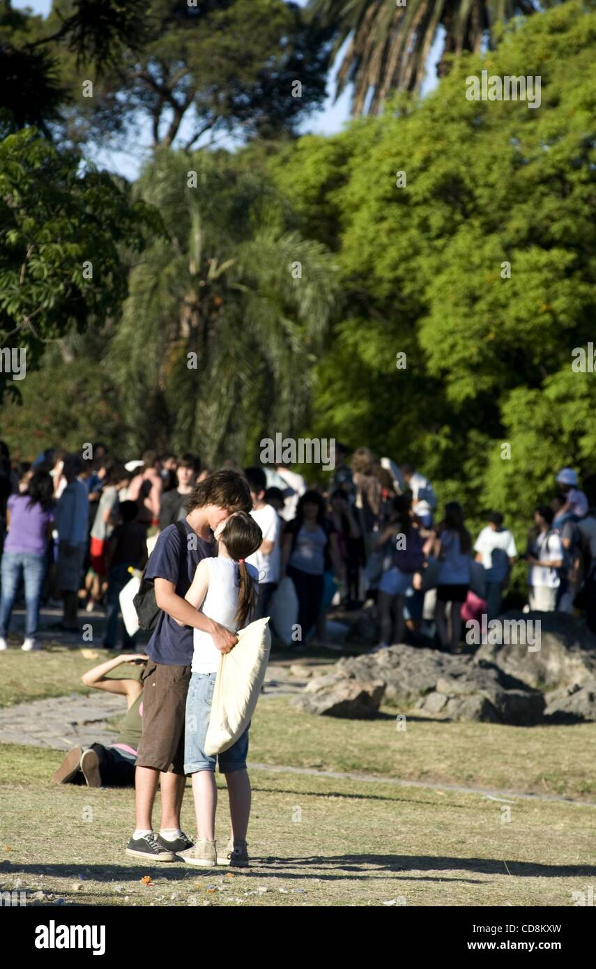 Kiss major hi-res stock photography and images - Alamy