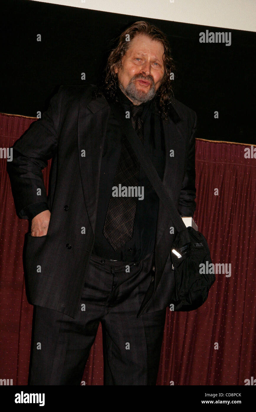 Bruce glover hi-res stock photography and images - Alamy