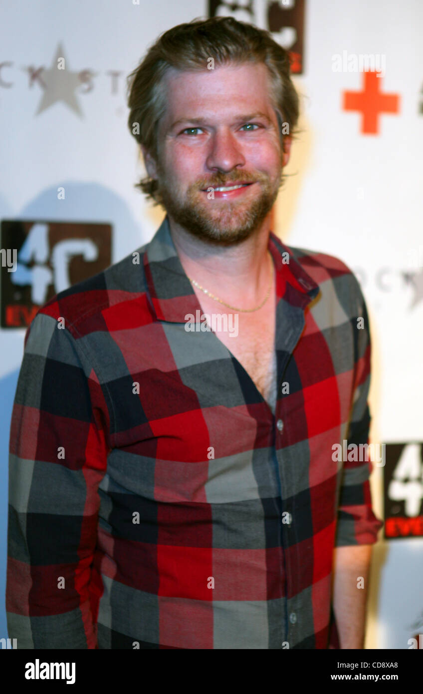 Jun 11, 2010 - Hollywood, California, U.S. - Actor TODD LOWE attends ...