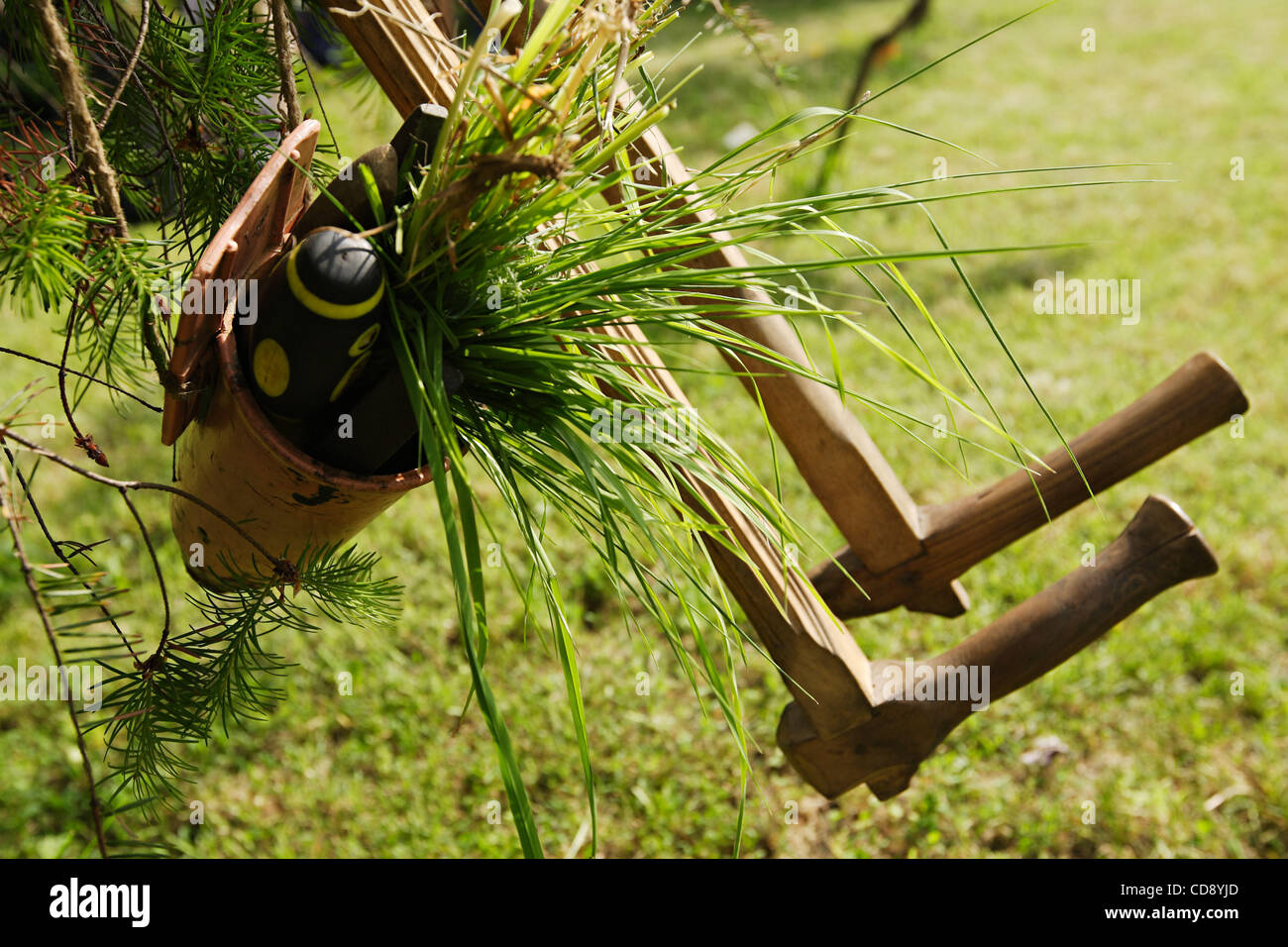 Scything hi-res stock photography and images - Alamy