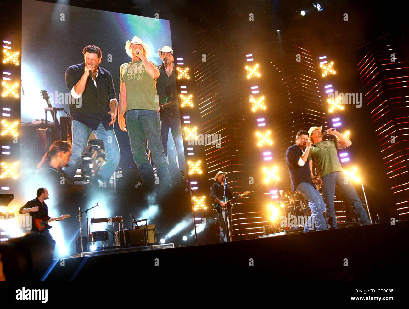 Trace adkins blake shelton hi-res stock photography and images - Alamy