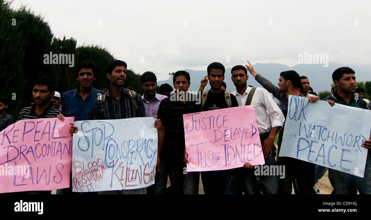 kashmiri muslim students shouth pro freedom slogans during protest ...