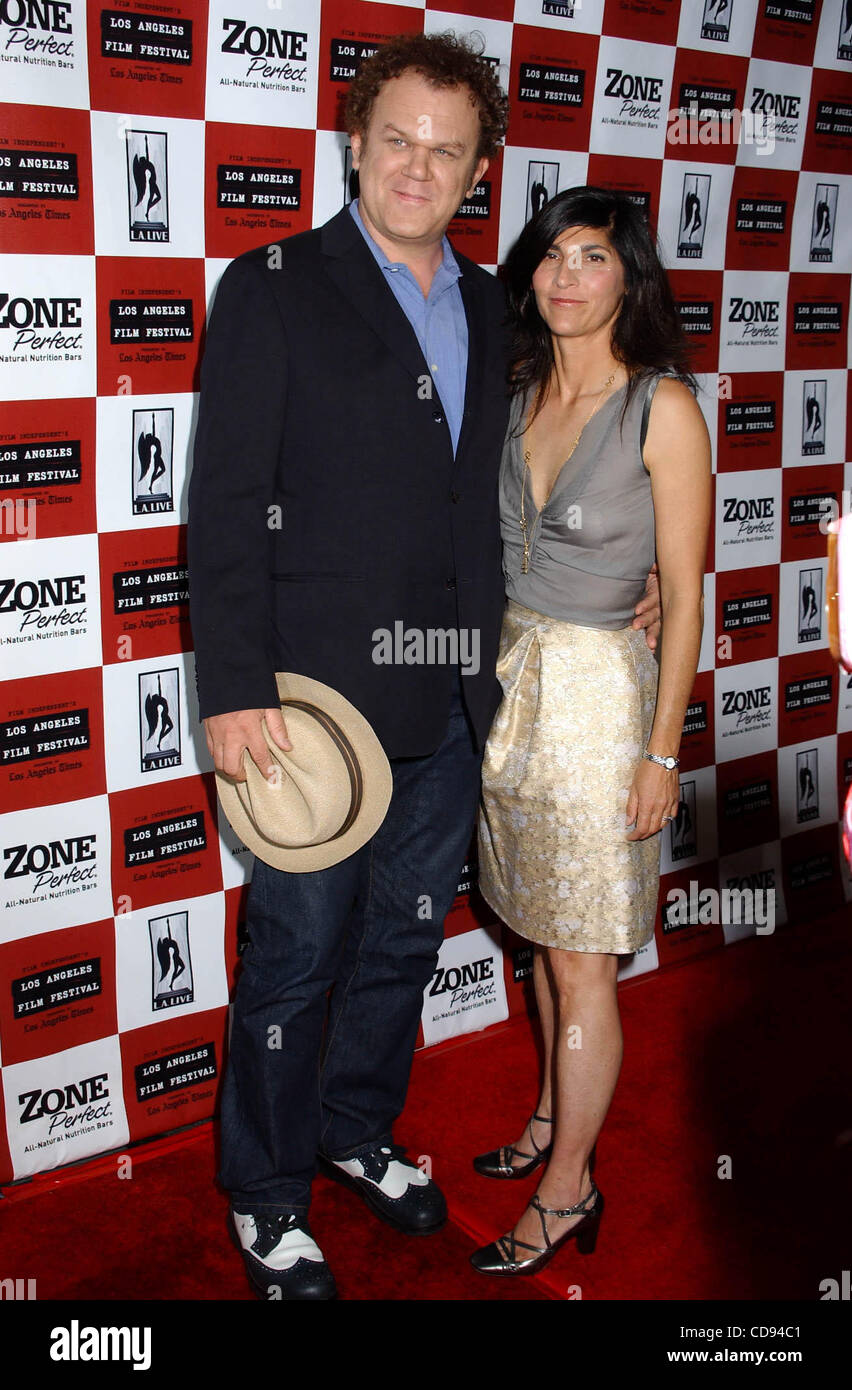 John c reilly and wife hi-res stock photography and images - Alamy