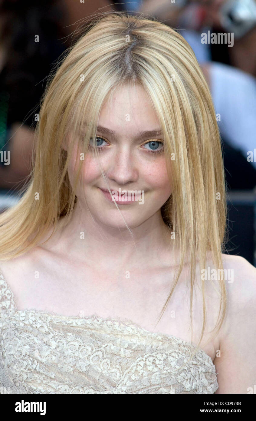 Jun 24, 2010 - Los Angeles, California, U.S. - Actress DAKOTA FANNING ...
