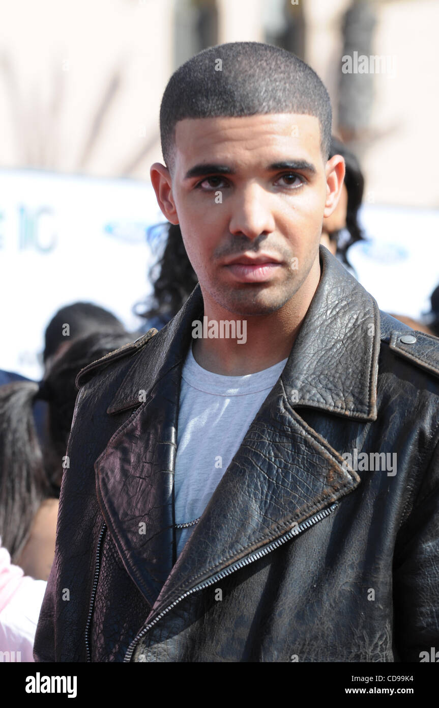 Jun 27, 2010 - Los Angeles, California, USA - Singer DRAKE arrives on ...
