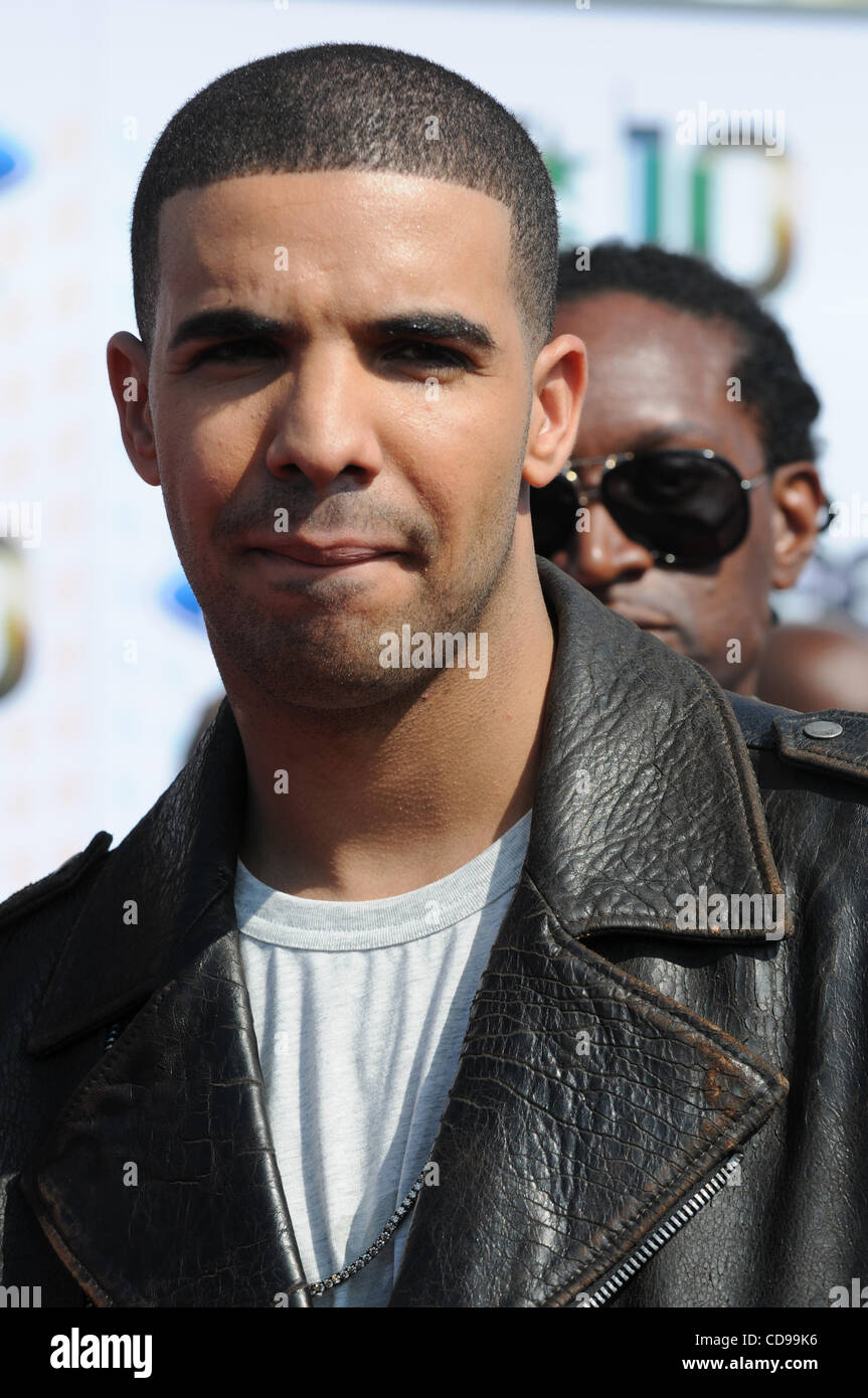 Jun 27, 2010 - Los Angeles, California, USA - Singer DRAKE arrives on ...
