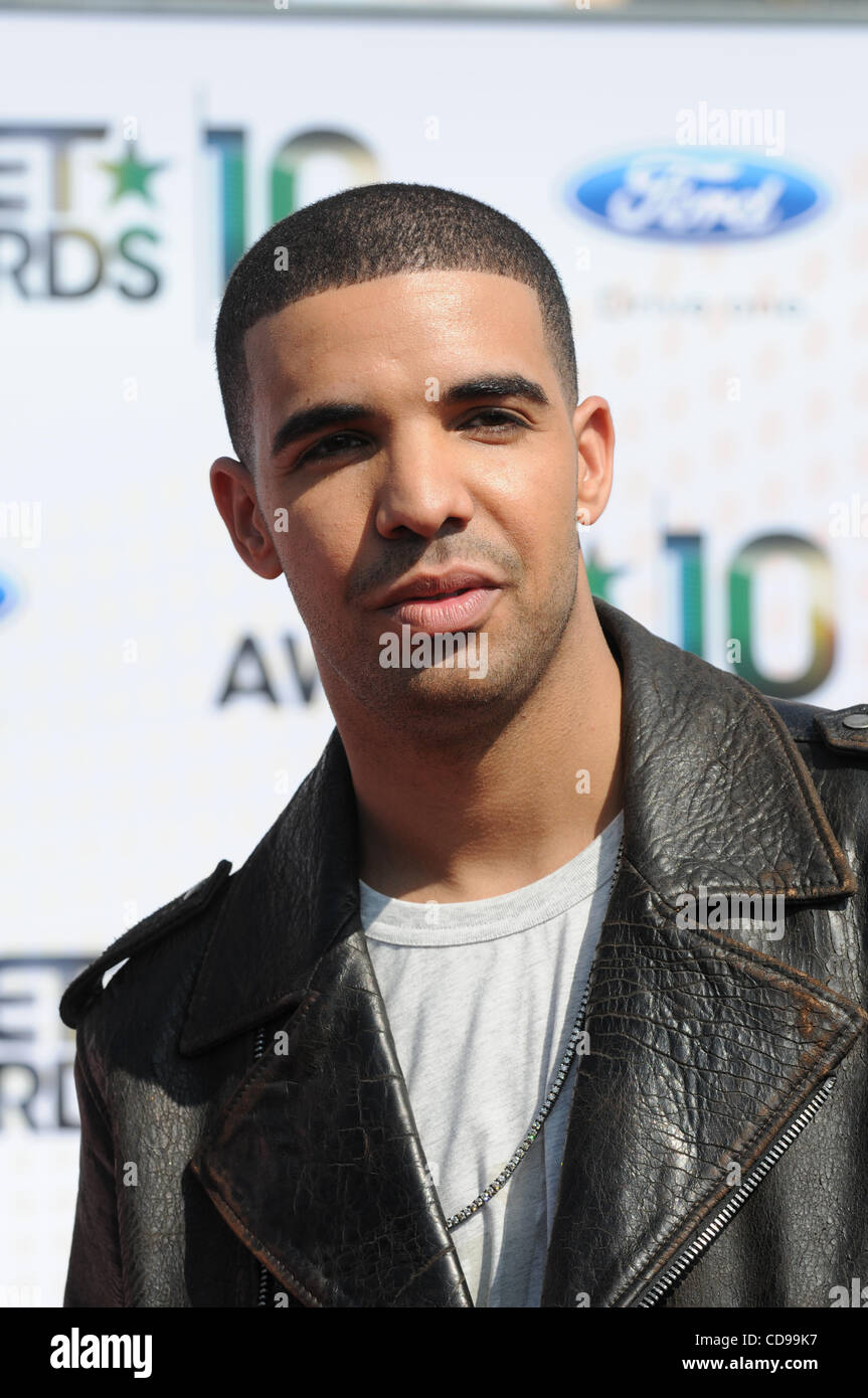 Jun 27, 2010 - Los Angeles, California, USA - Singer DRAKE arrives on ...