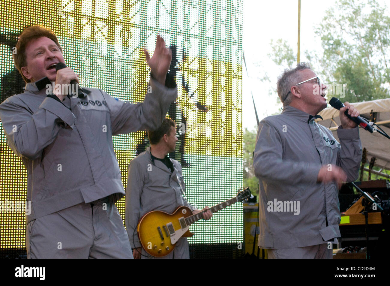 Devo band hi-res stock photography and images - Alamy