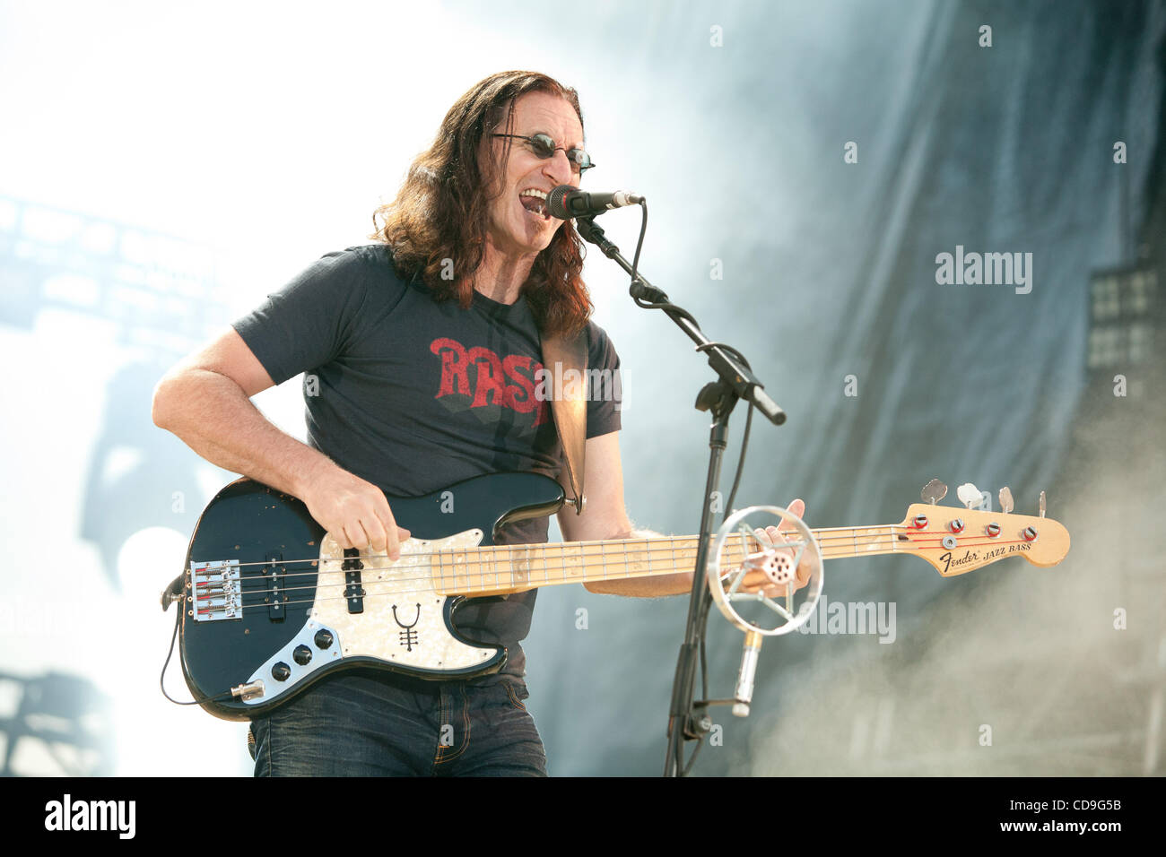 Geddy lee alex lifeson neil peart hi-res stock photography and images ...