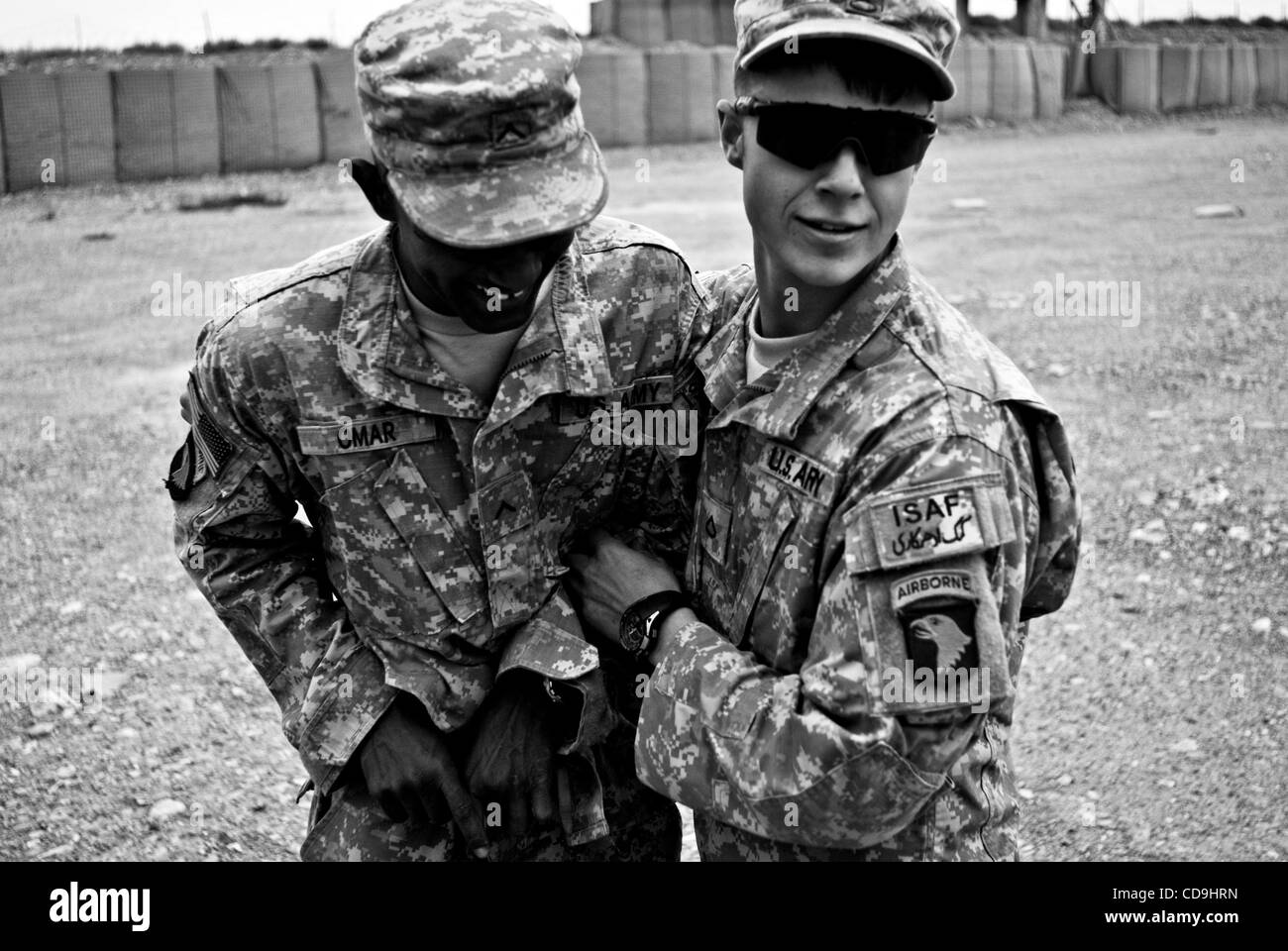 Pvt MUSTAFA OMAR, left, and Pfc. Jesse Appleton, both infantrymen with ...