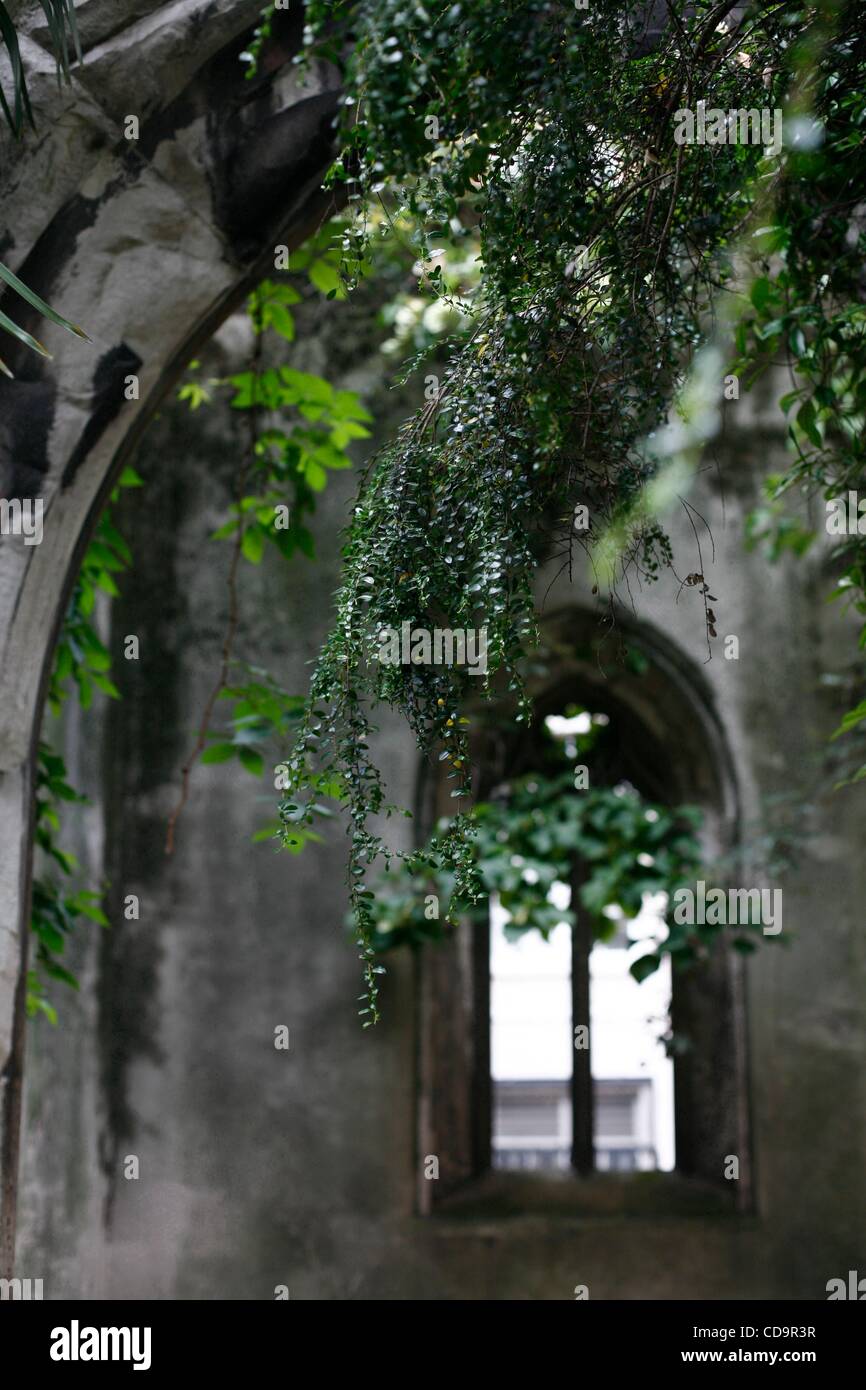 St dunstans in the east, london bridge hi-res stock photography and ...