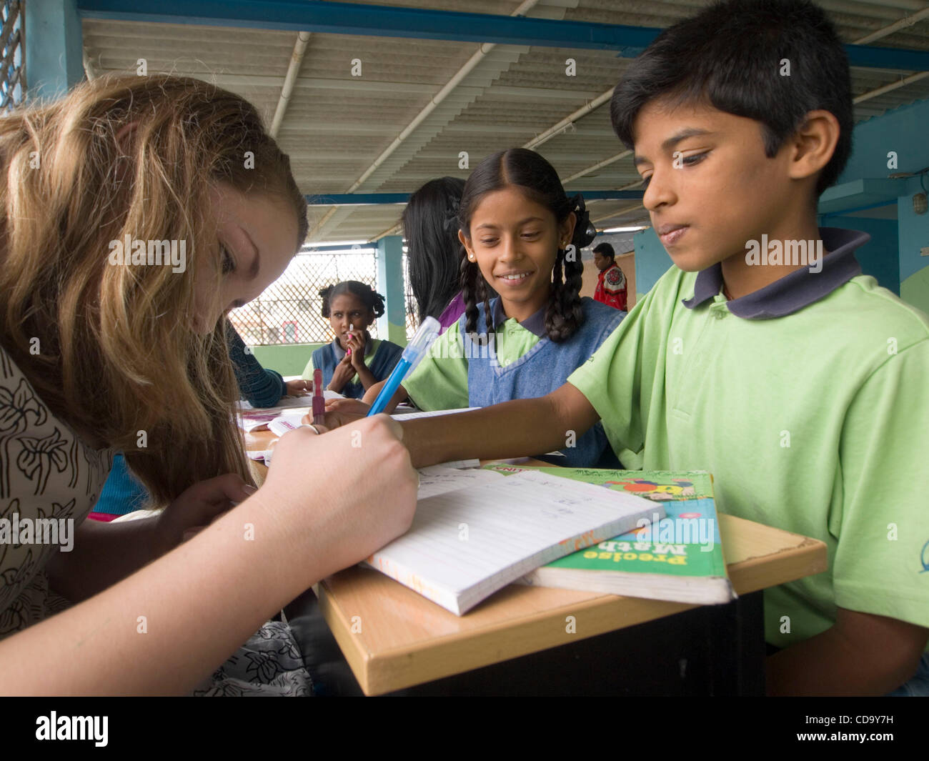 American high school students tutor Indian school kids in NGO school in ...