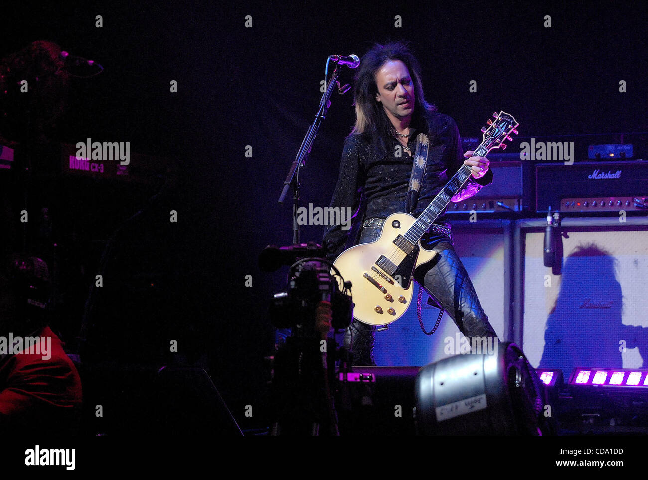 Jul 31, 2010 - Los Angeles, California, U.S. - Singer/Guitarist JEFF ...