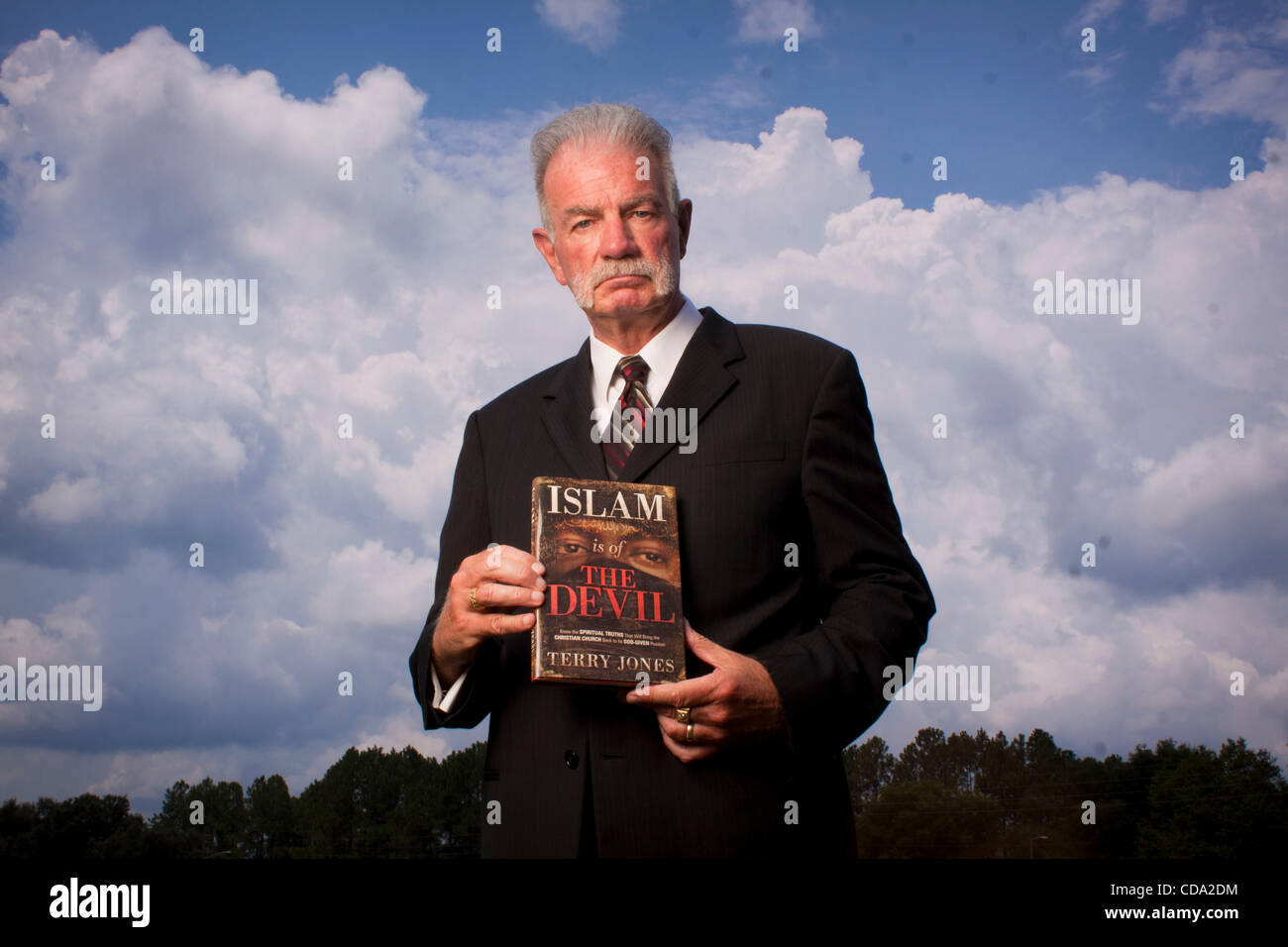 Pastor terry jones hi-res stock photography and images - Alamy