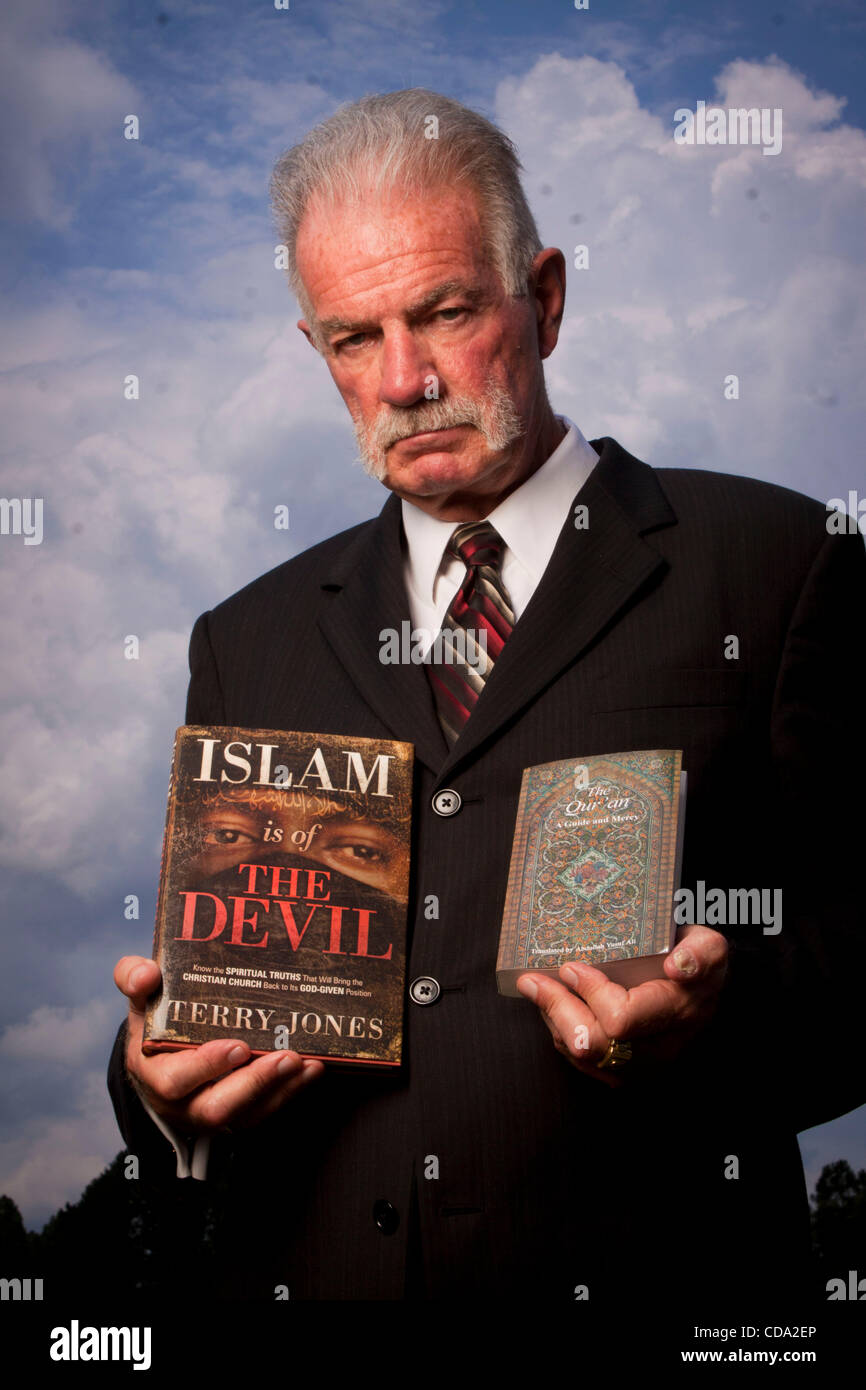 Aug. 01, 2010 - Gainesville, Florida, U.S. - Pastor TERRY JONES poses ...