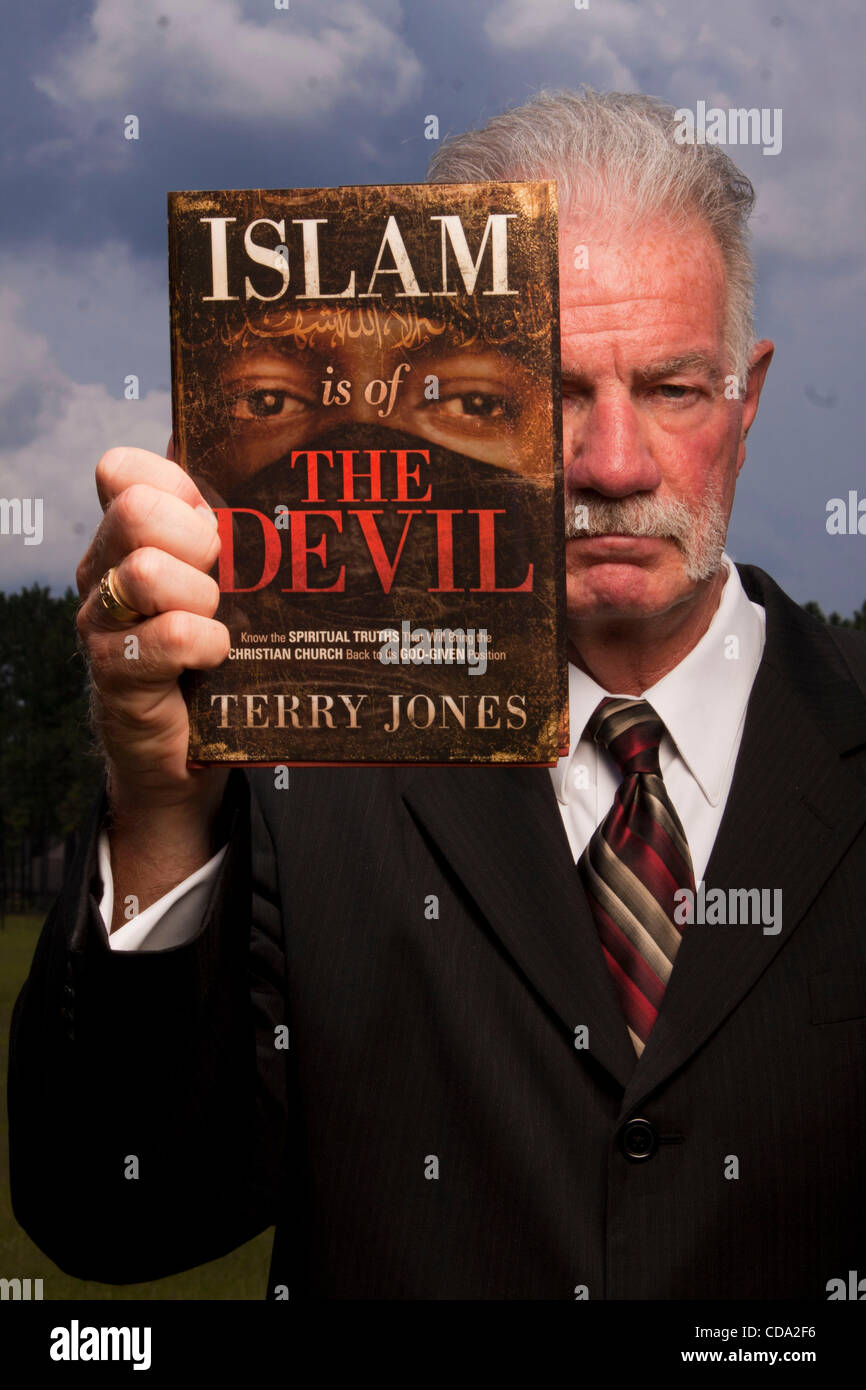 Aug. 01, 2010 - Gainesville, Florida, U.S. - Pastor TERRY JONES poses ...