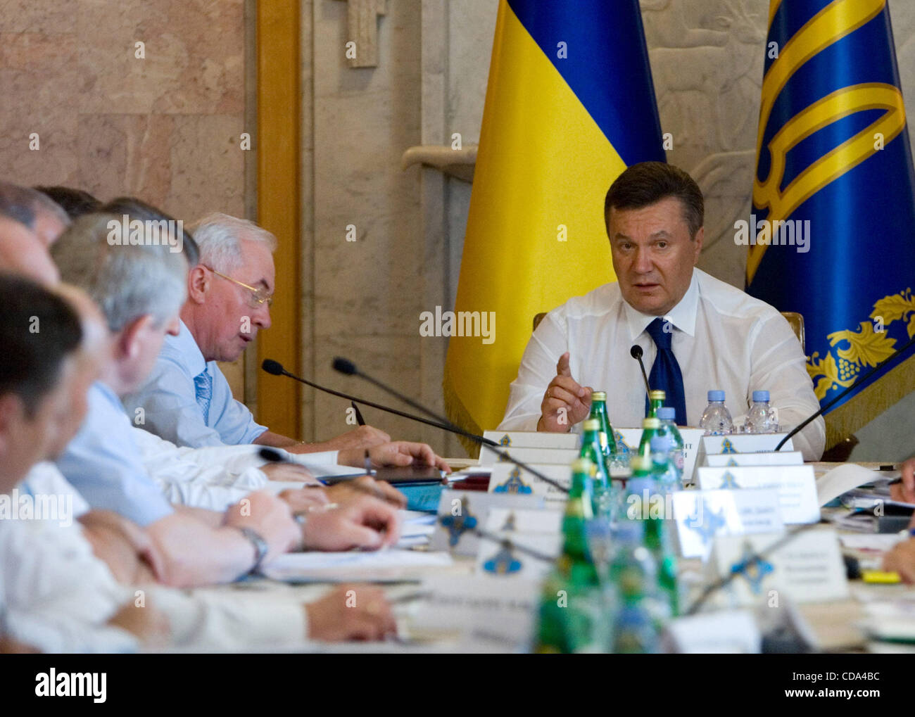 Azarov yanukovych hi-res stock photography and images - Alamy