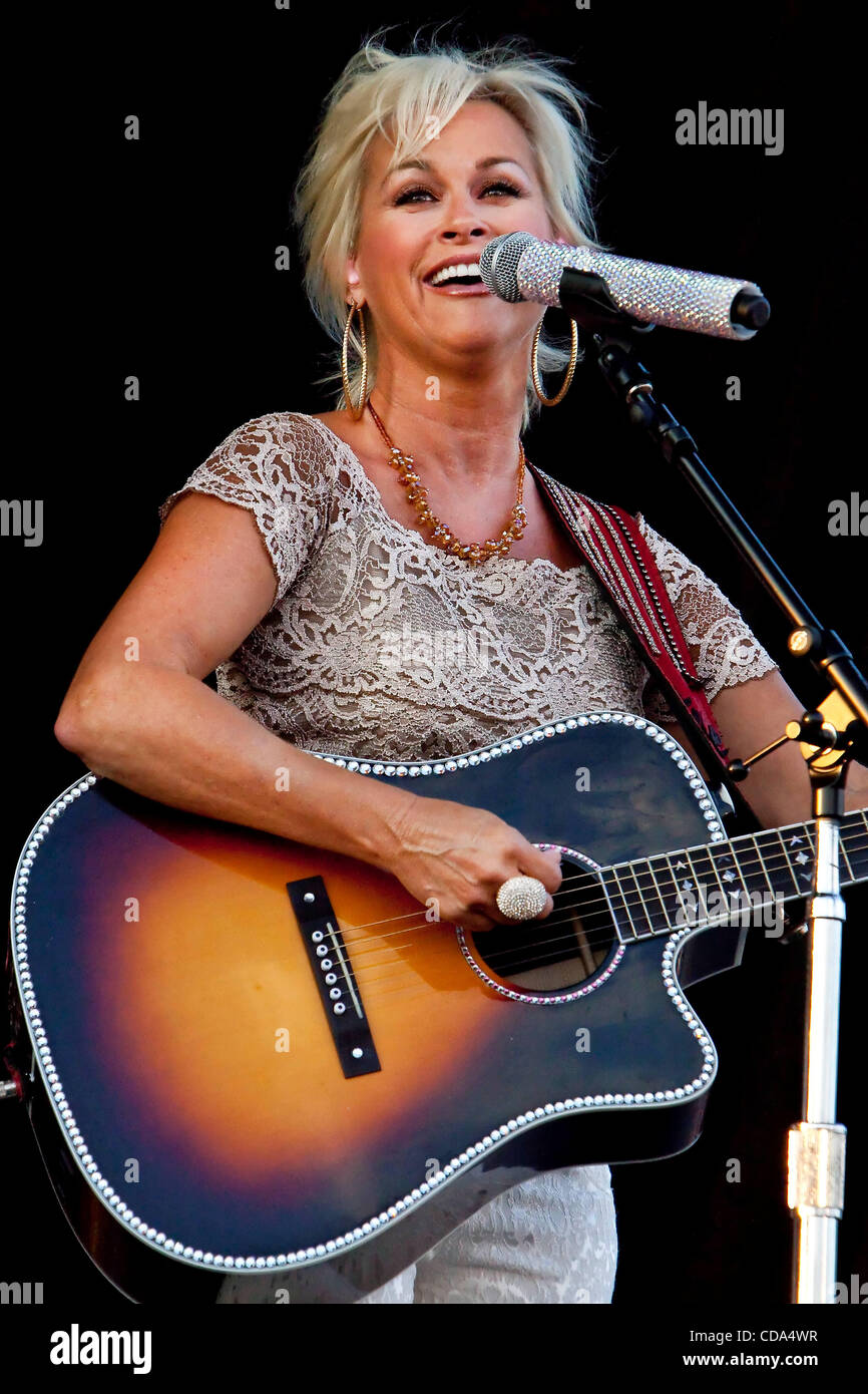 Lorrie morgan 2010 hi-res stock photography and images - Alamy