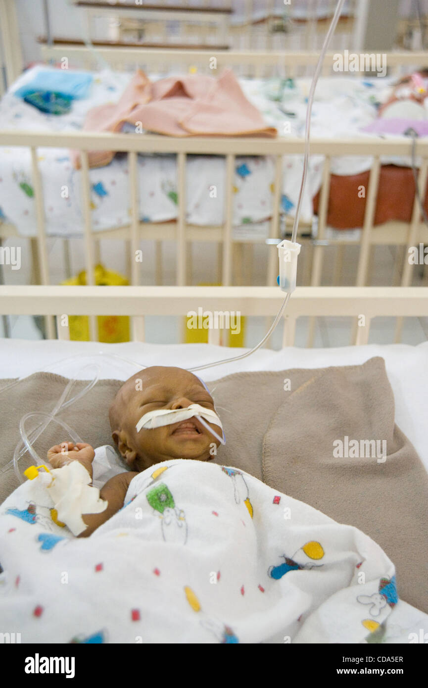 Pediatric icu hi-res stock photography and images - Alamy