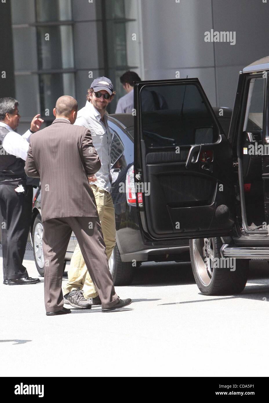 Aug. 06, 2010 - Los Angeles, California, U.S. - BRADLEY COOPER walking ...