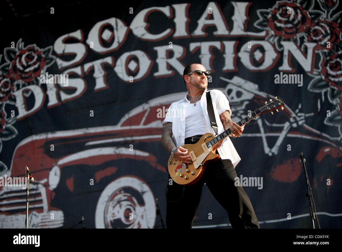 August 7, 2010 - Chicago, Illinois Mike Ness, singer with the Orange ...