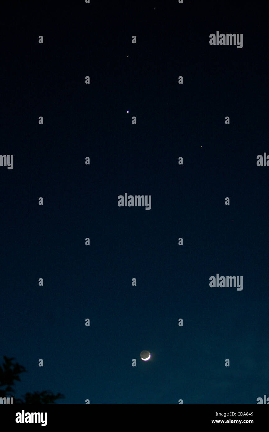 Hilal new moon hi-res stock photography and images - Alamy