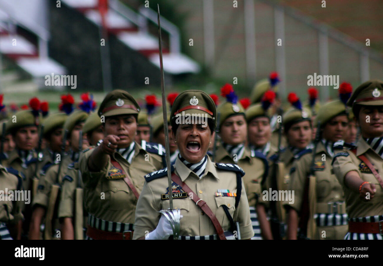 indian women police march past during a full-dress rehearsal for the ...