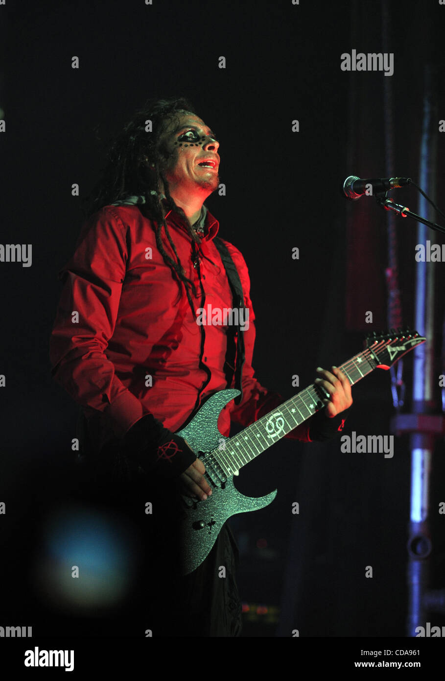 Guitarist james shaffer hi-res stock photography and images - Alamy
